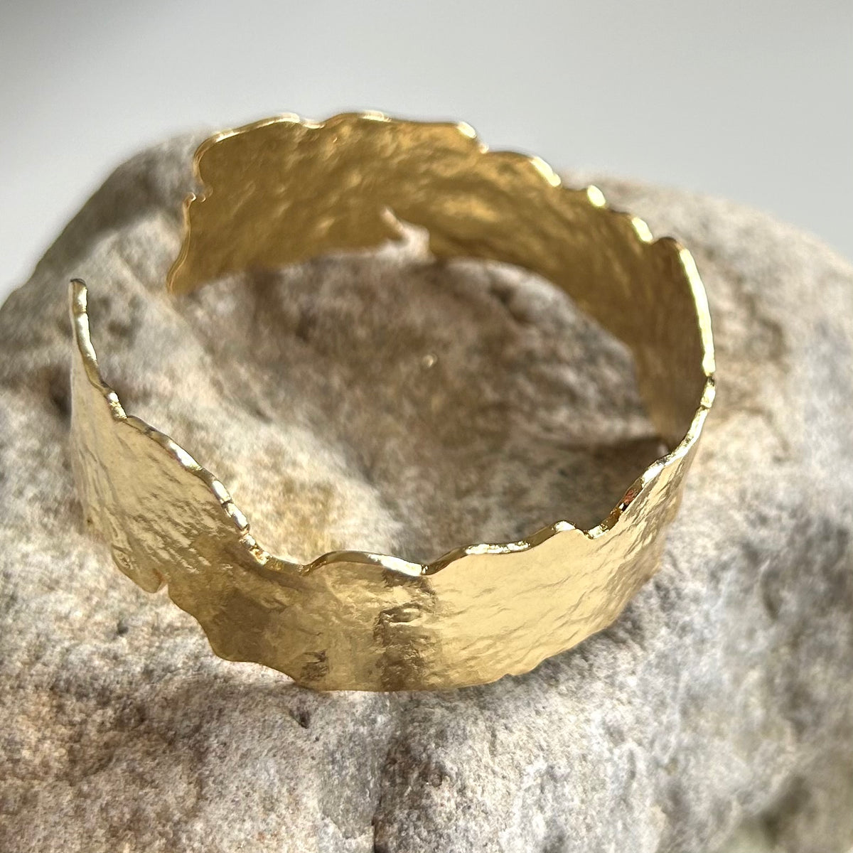 Gold plated bangle in ancient style – Meadowceramics